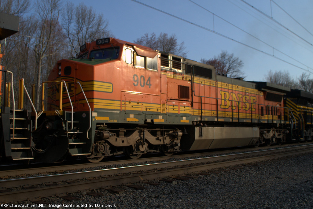 BNSF C40-8W 904 as the second unit on K038-15